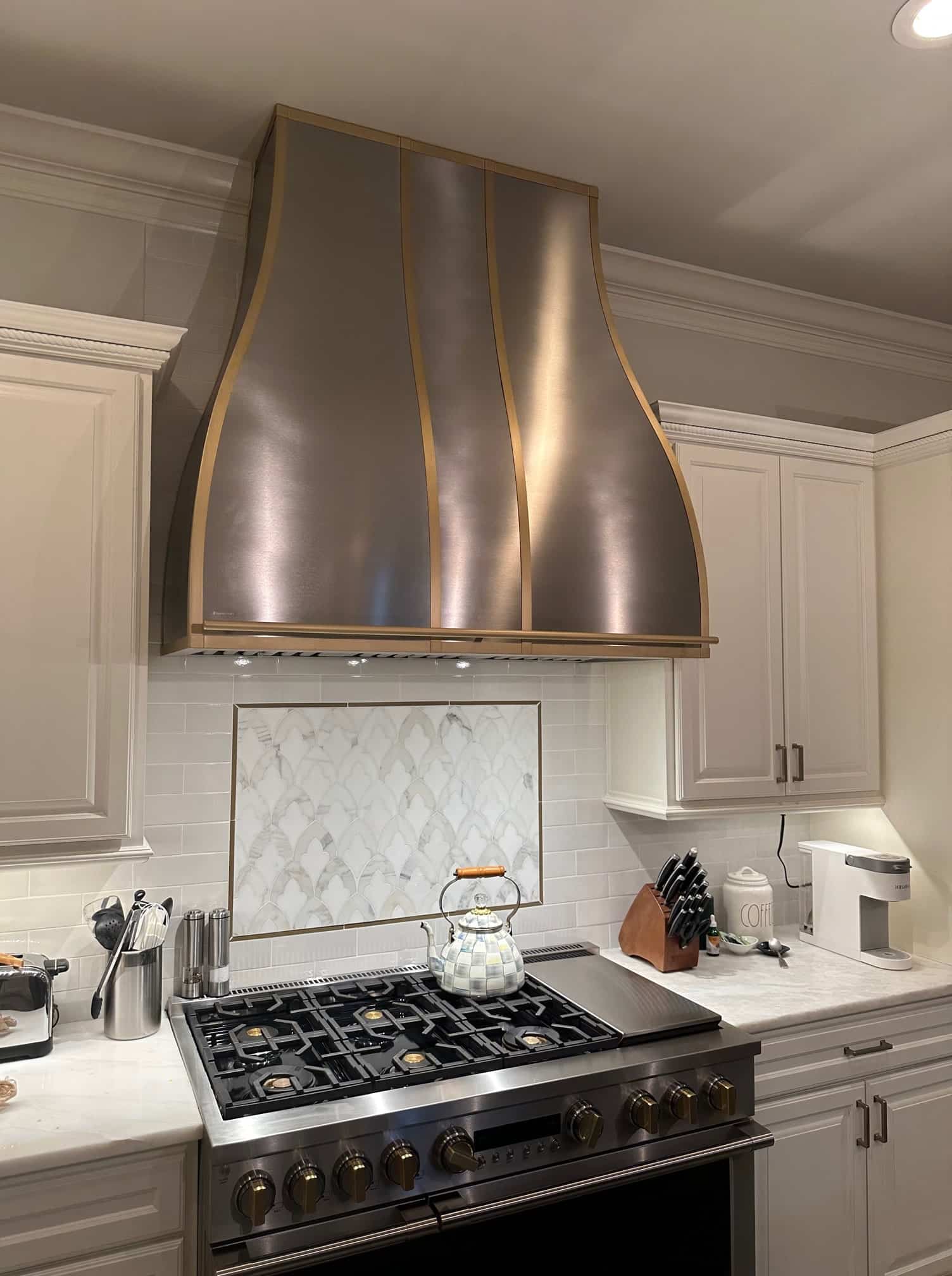 ARTISAN AT1 - CUSTOM RANGE HOOD | St. Michaels Kitchen & Bath